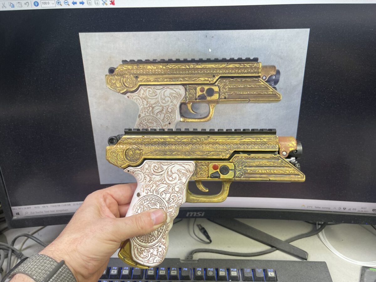 prop replica-Elysium-Carlyle Gun - Prop-Doc